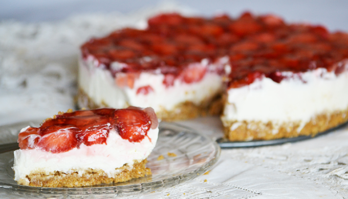 Sütés nélküli sajttorta (cheesecake) friss eperrel - Moksha.hu